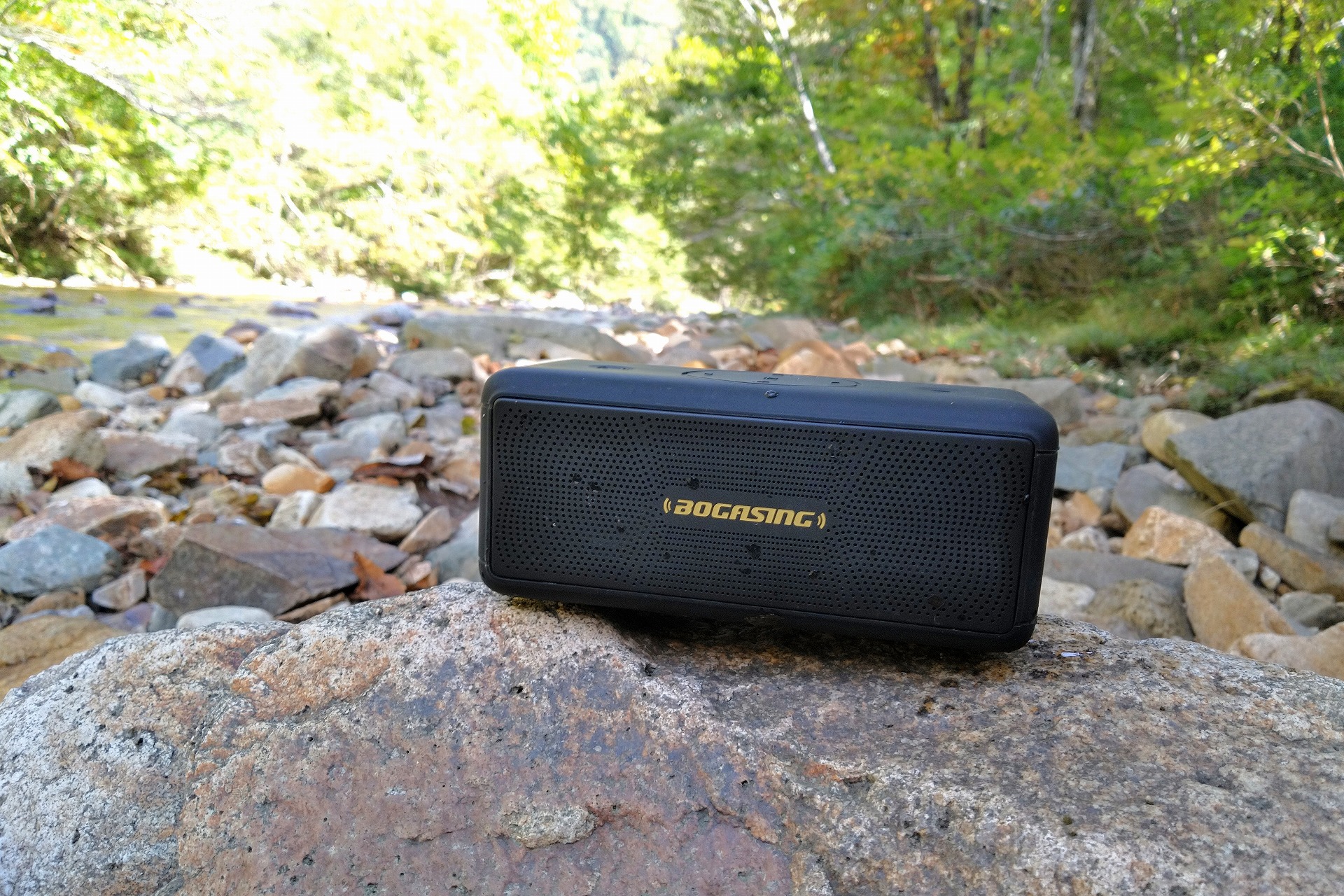 BOGASING M5 ～小さな見た目からは想像できないハイパワーで腹に響く低音を奏でる！部屋の中でもアウトドアにも使えるポータブル防水 ...