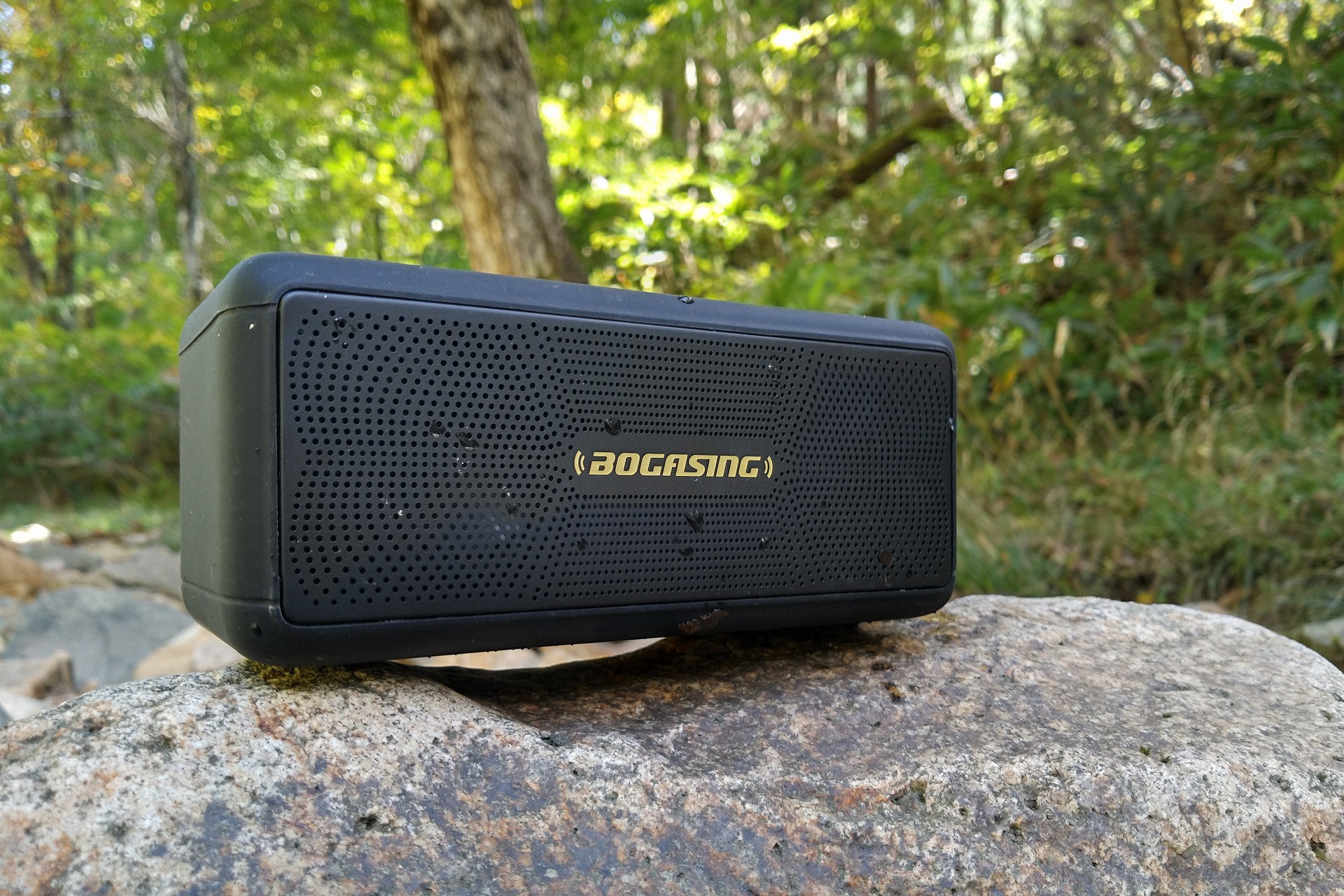 BOGASING M5 ～小さな見た目からは想像できないハイパワーで腹に響く低音を奏でる！部屋の中でもアウトドアにも使えるポータブル防水 ...