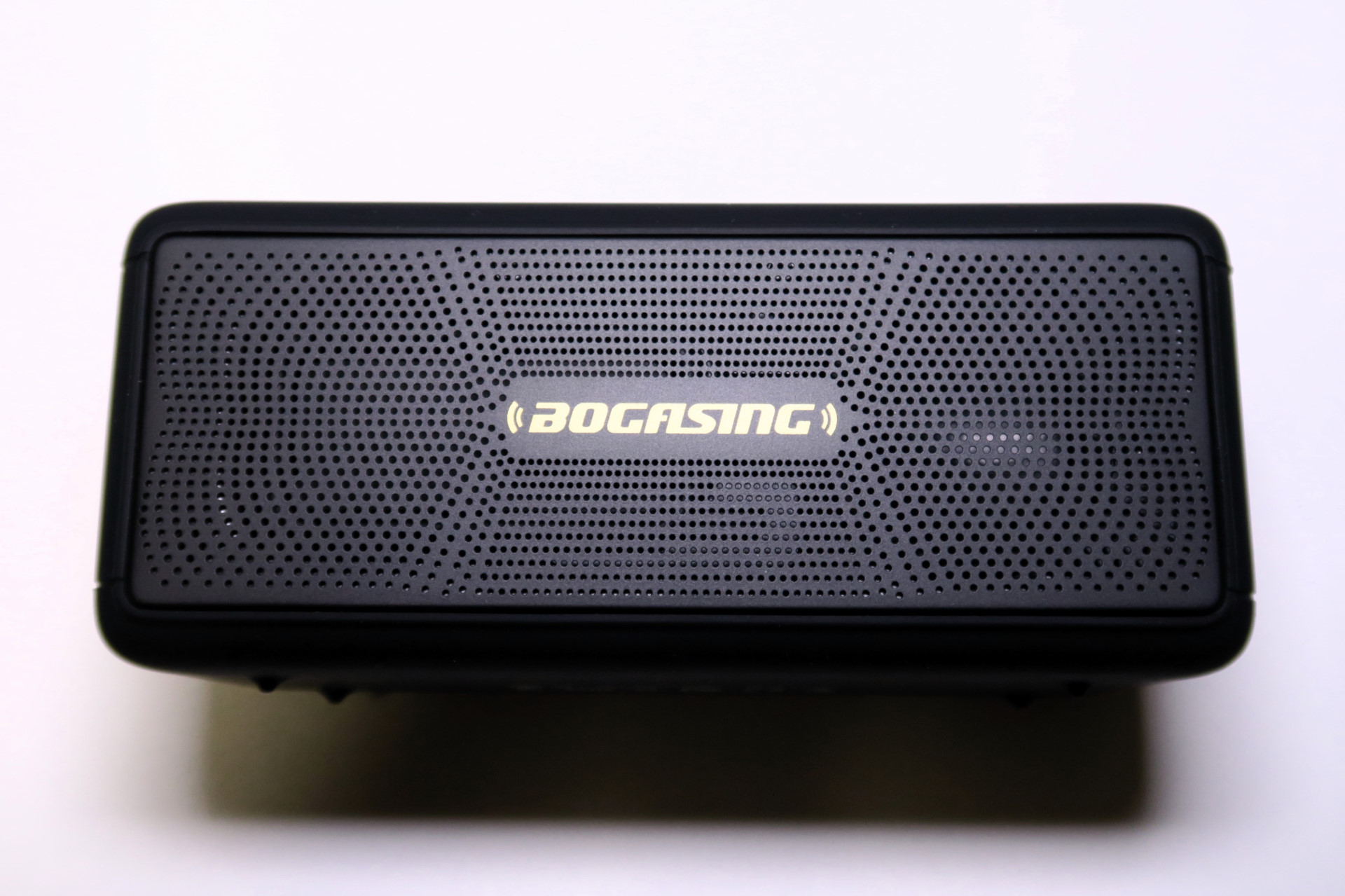 BOGASING M5 ～小さな見た目からは想像できないハイパワーで腹に響く低音を奏でる！部屋の中でもアウトドアにも使えるポータブル防水 ...