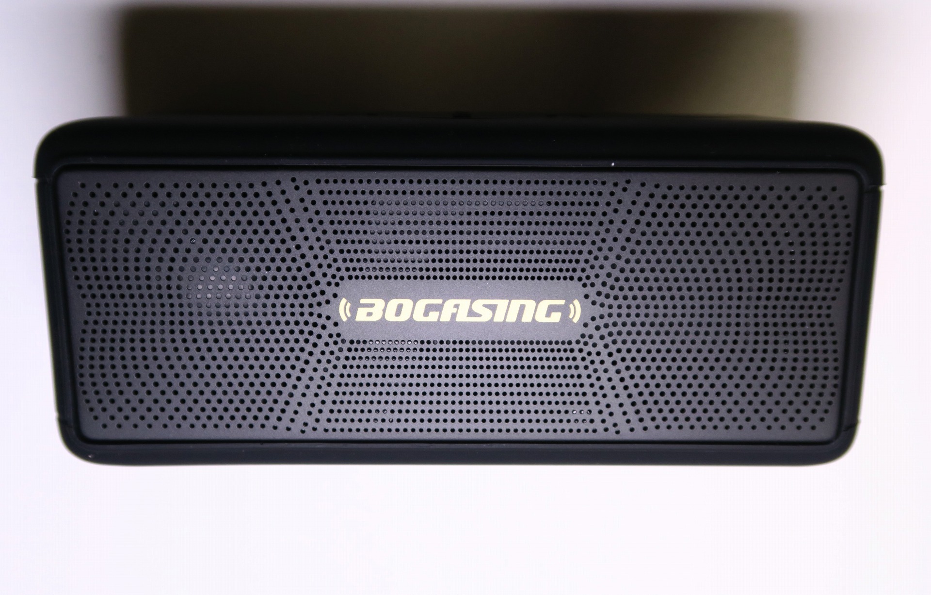 BOGASING M5 ～小さな見た目からは想像できないハイパワーで腹に響く低音を奏でる！部屋の中でもアウトドアにも使えるポータブル防水 ...